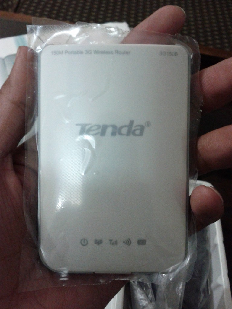 PTCL EVO device with Tenda Portable 3G wireless router with battery ...